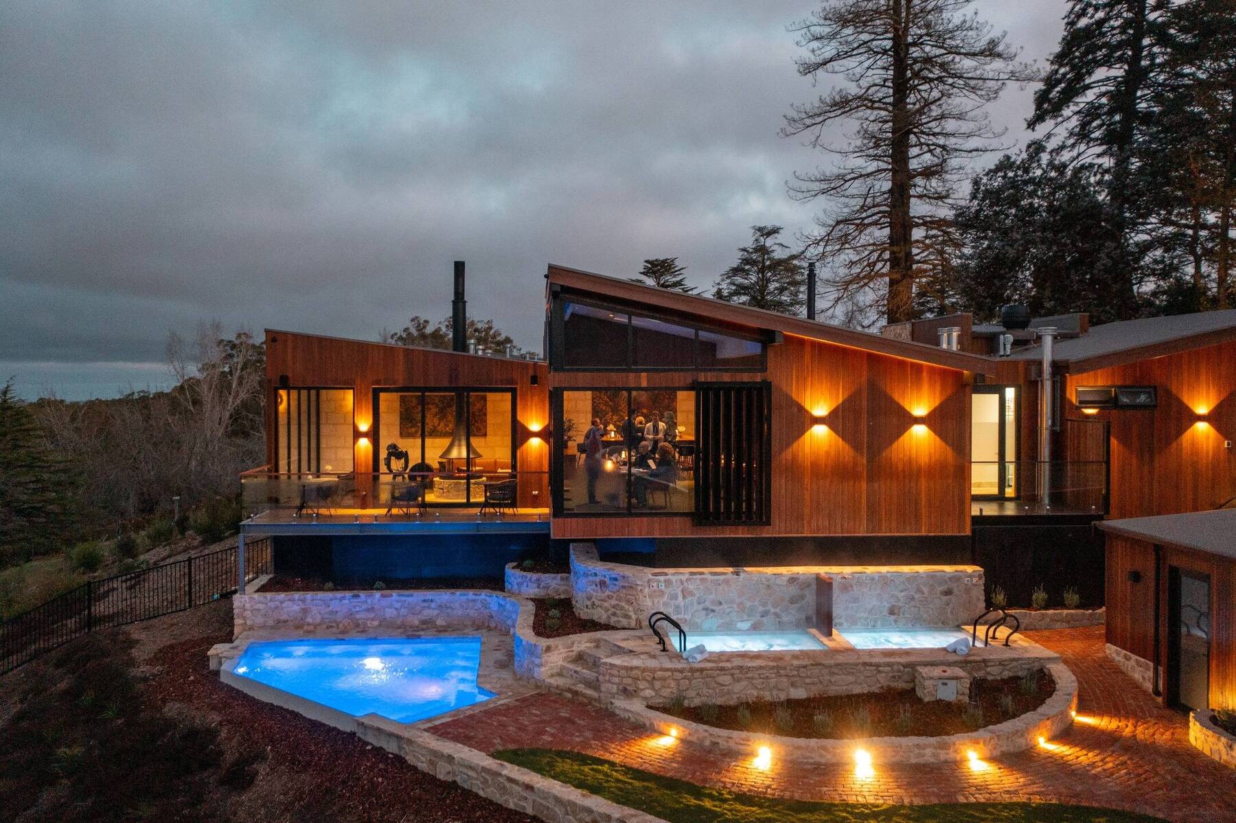 Book a Luxury Room at Sequoia Lodge | ASMALLWORLD Collection